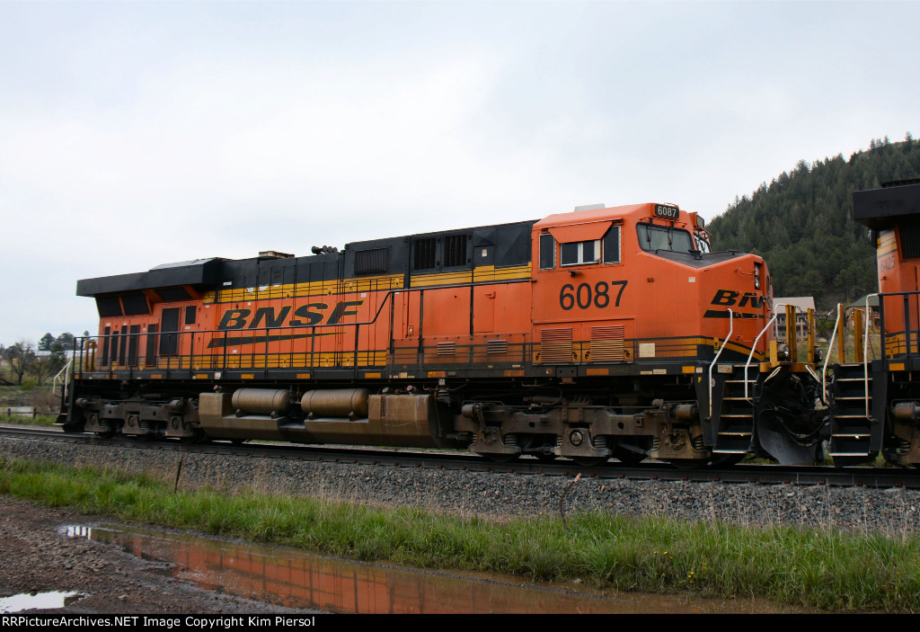 BNSF 6087 Pusher
